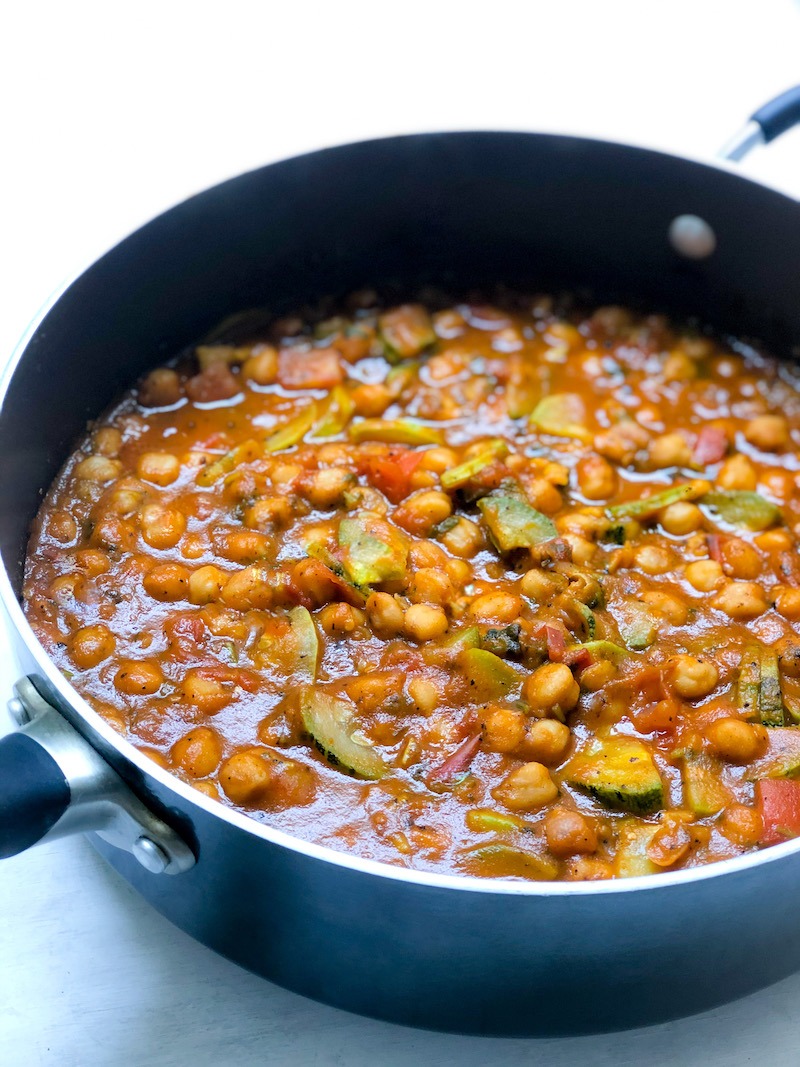 Garbanzos con Vegetales & Salsa de Tomate - Jime Smith